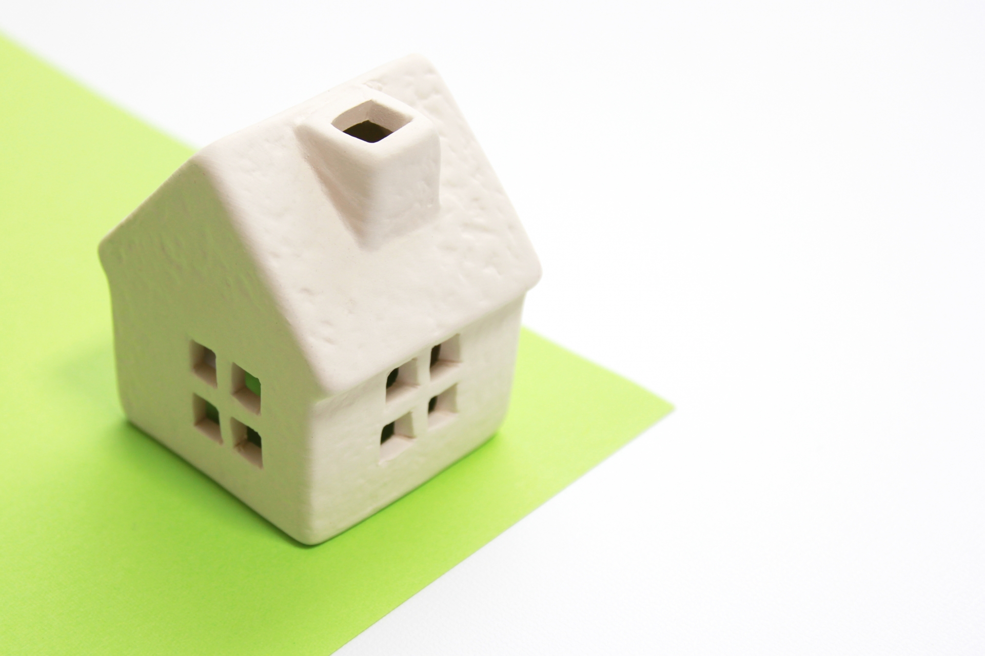 BELS(省エネ性能ラベル)とZEHの違いとは？評価基準や補助金の有無を徹底比較 | AVANTIAコラム